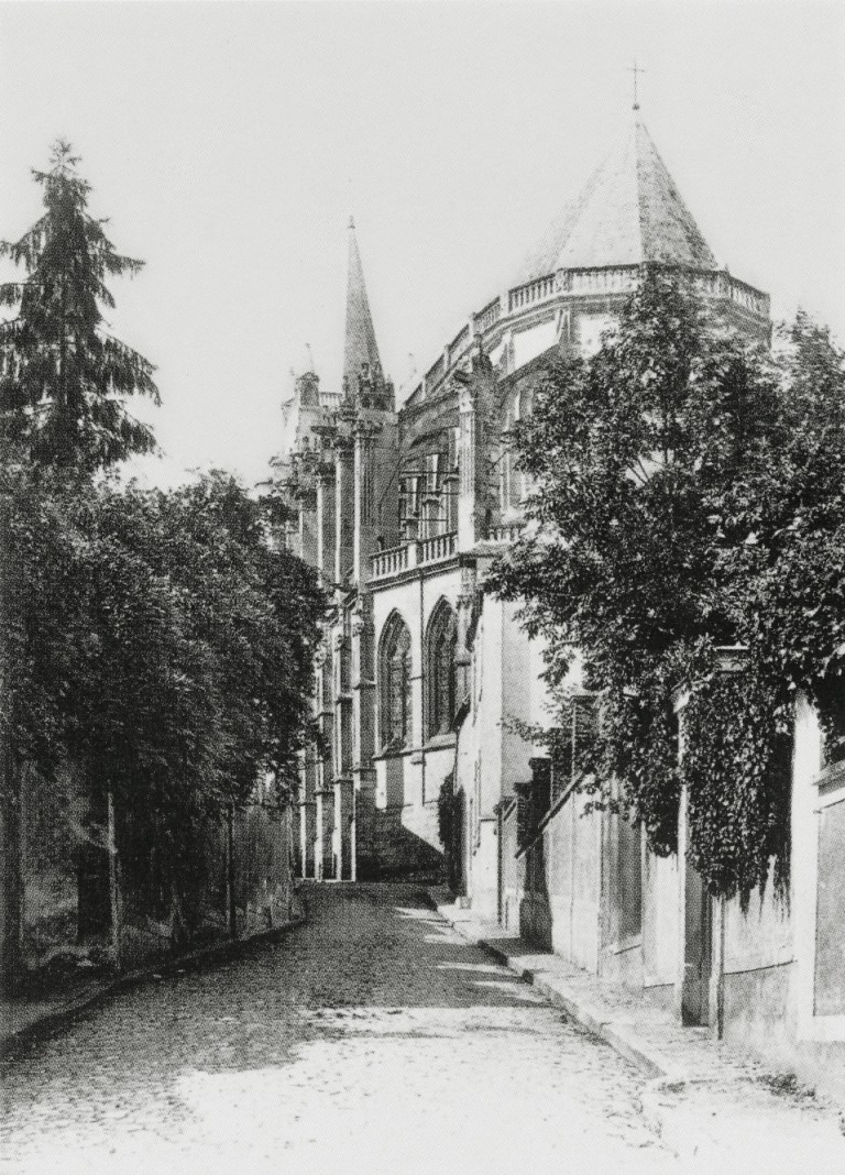 MONTFORT L'AMAURY, France. Thirty miles west of Paris, the 1000-year ...